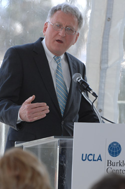 Article .::. UCLA International Institute